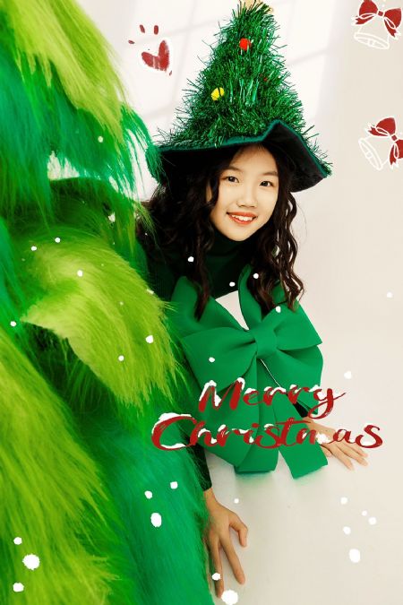 Chelsea, 14 Years old – Extra and singer from Singapore